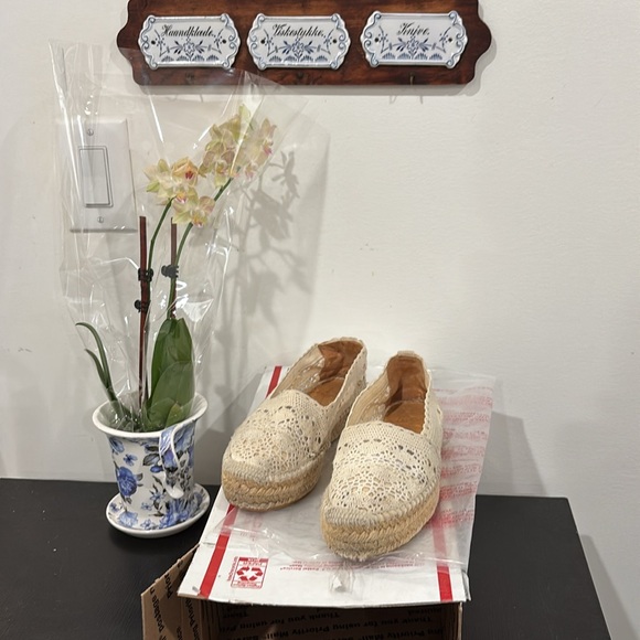 Castaner | Shoes | Castaner Flat Wedge Espadrille Crochet Ivory Guc Sz ...